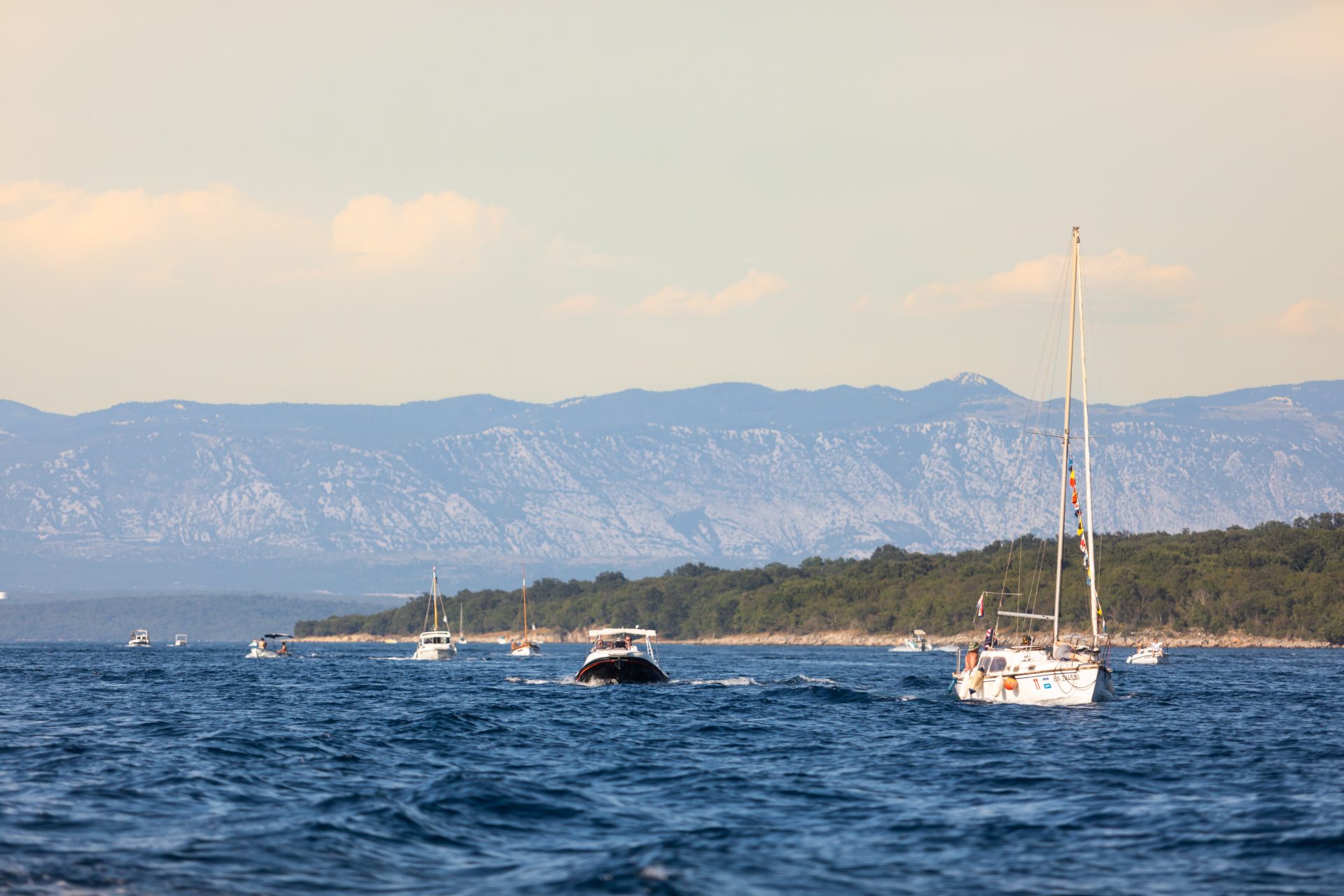 MALINSKA: Konvojem brodova i brodica na blagoslov u franjevački ...